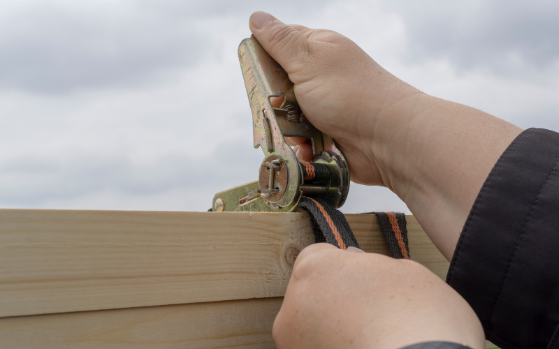5 THINGS TO KEEP IN MIND WHEN USING RATCHET STRAPS – Lifting Equipment ...